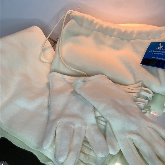 Bath & Body Works | Accessories | Scarf Gloves Bag Set Bath Body Works ...